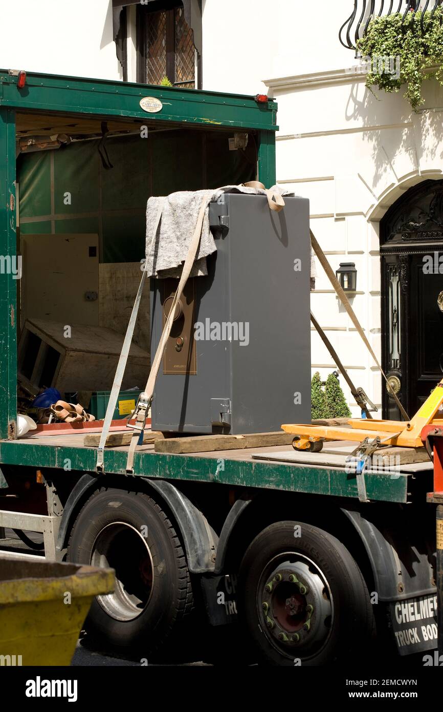 House on lorry hi-res stock photography and images - Alamy