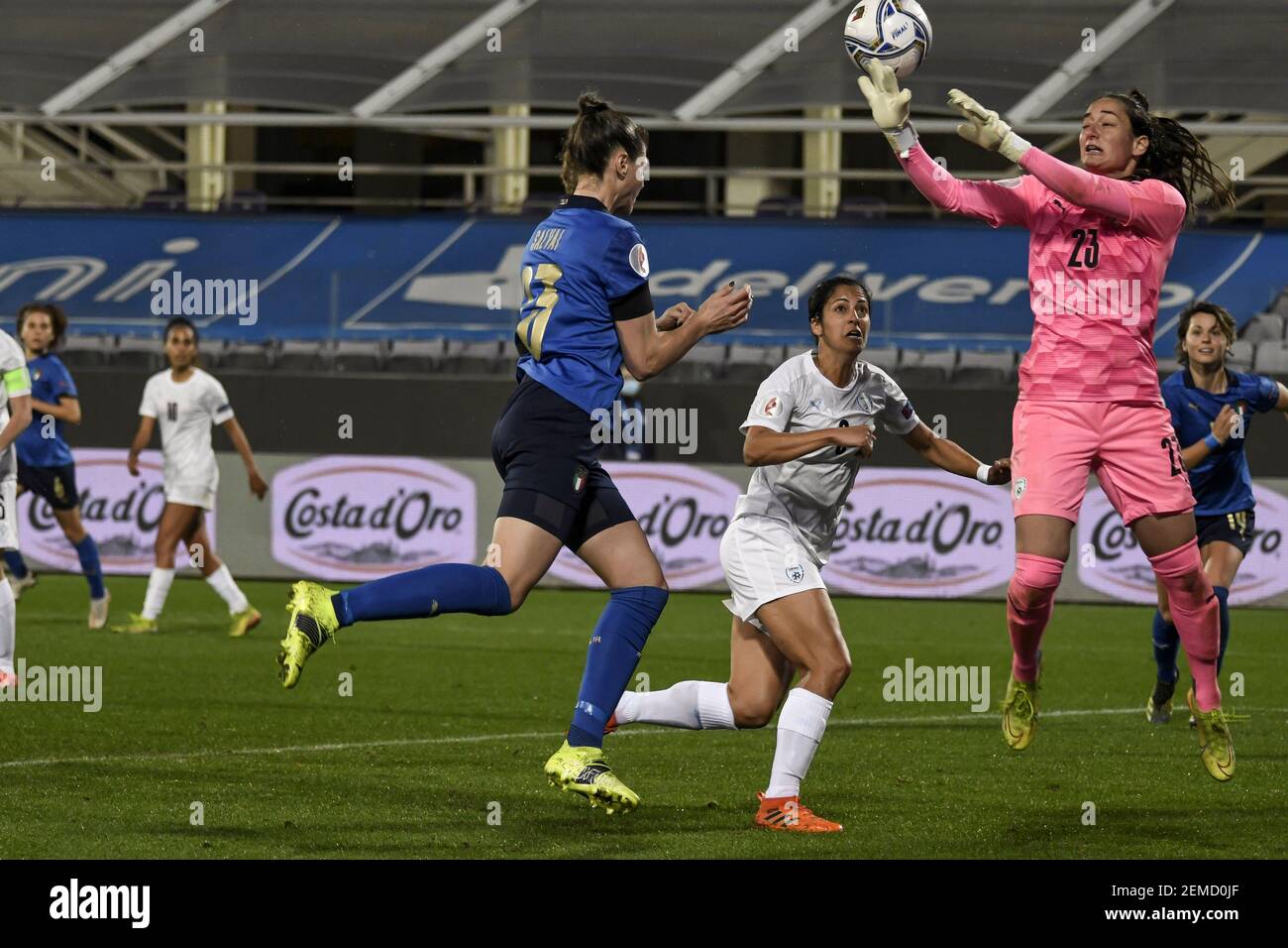 Women shani hi-res stock photography and images - Alamy