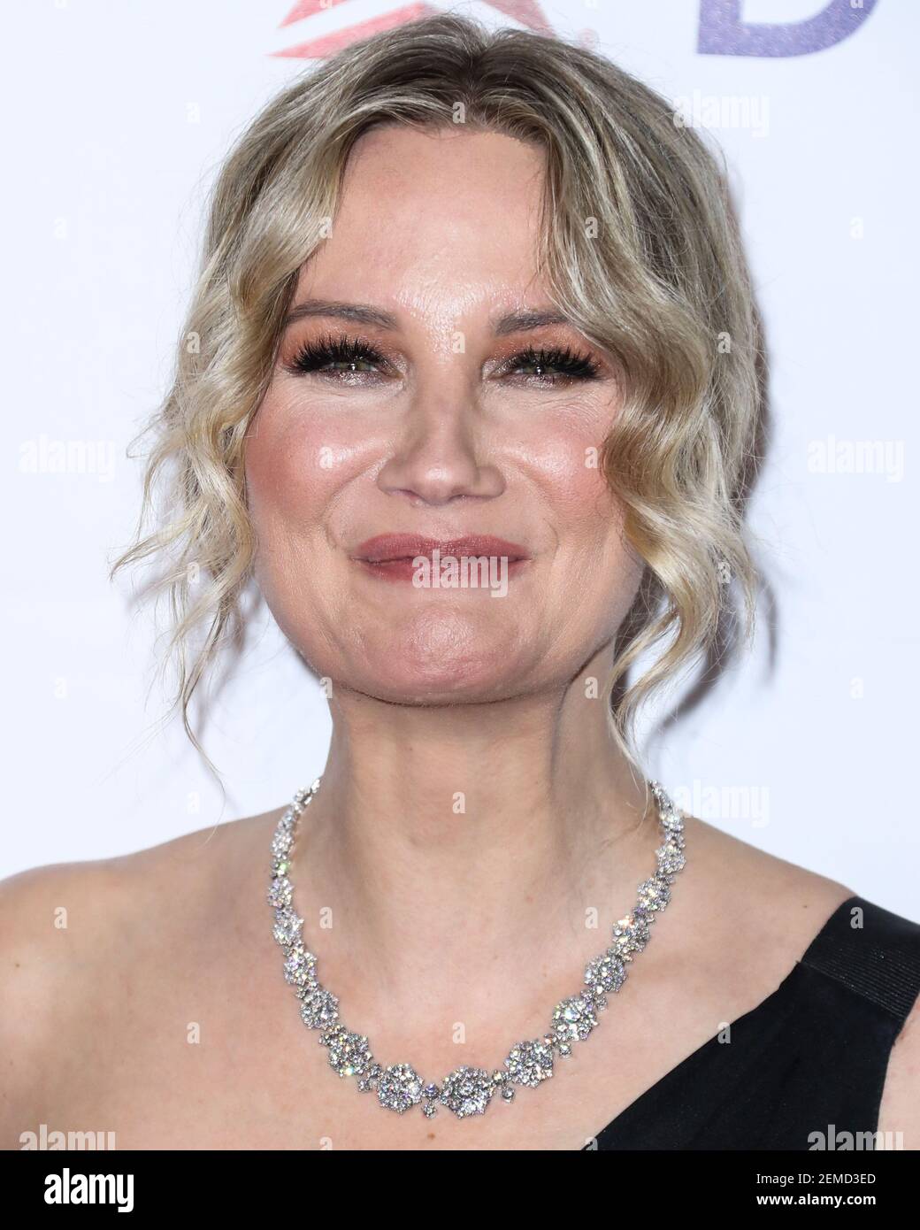 LOS ANGELES, CA, USA - FEBRUARY 08: Singer Jennifer Nettles of ...
