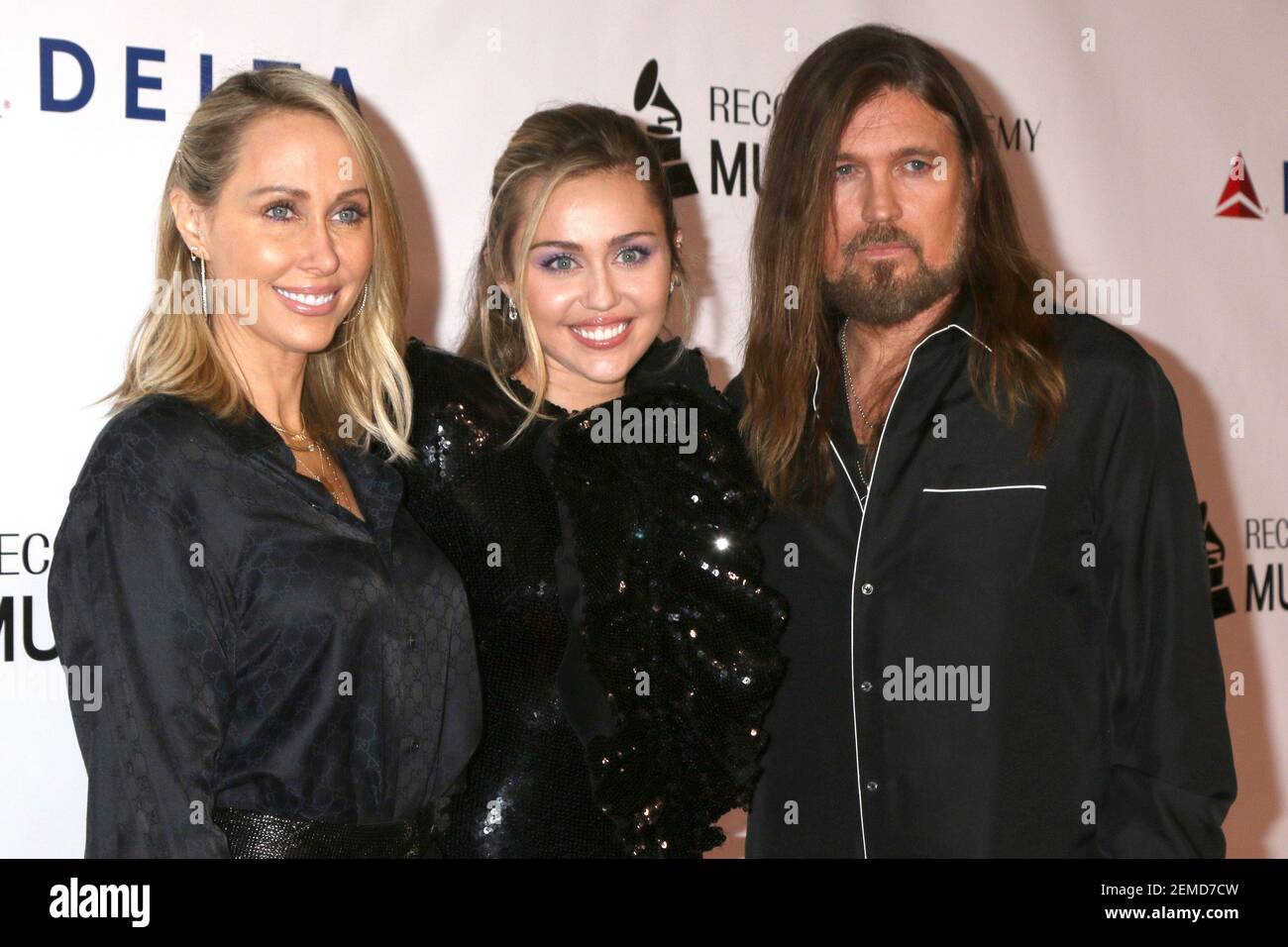 LOS ANGELES - FEB 8: Tish Cyrus, Miley Cyrus, Billy Ray Cyrus at the ...