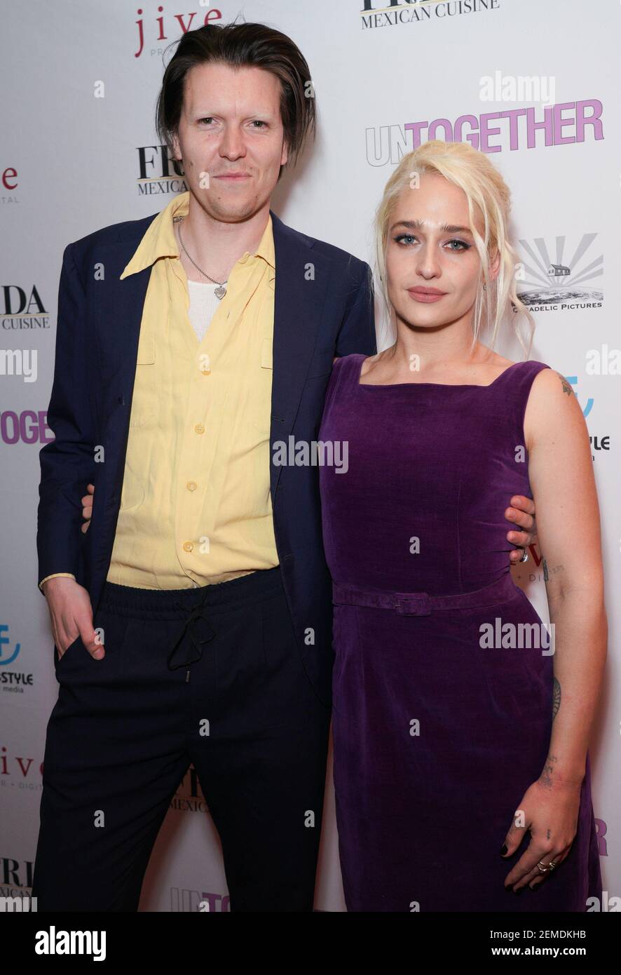 Alex Cameron and Jemima Kirke at Los Angeles Premiere Of 'Untogether ...