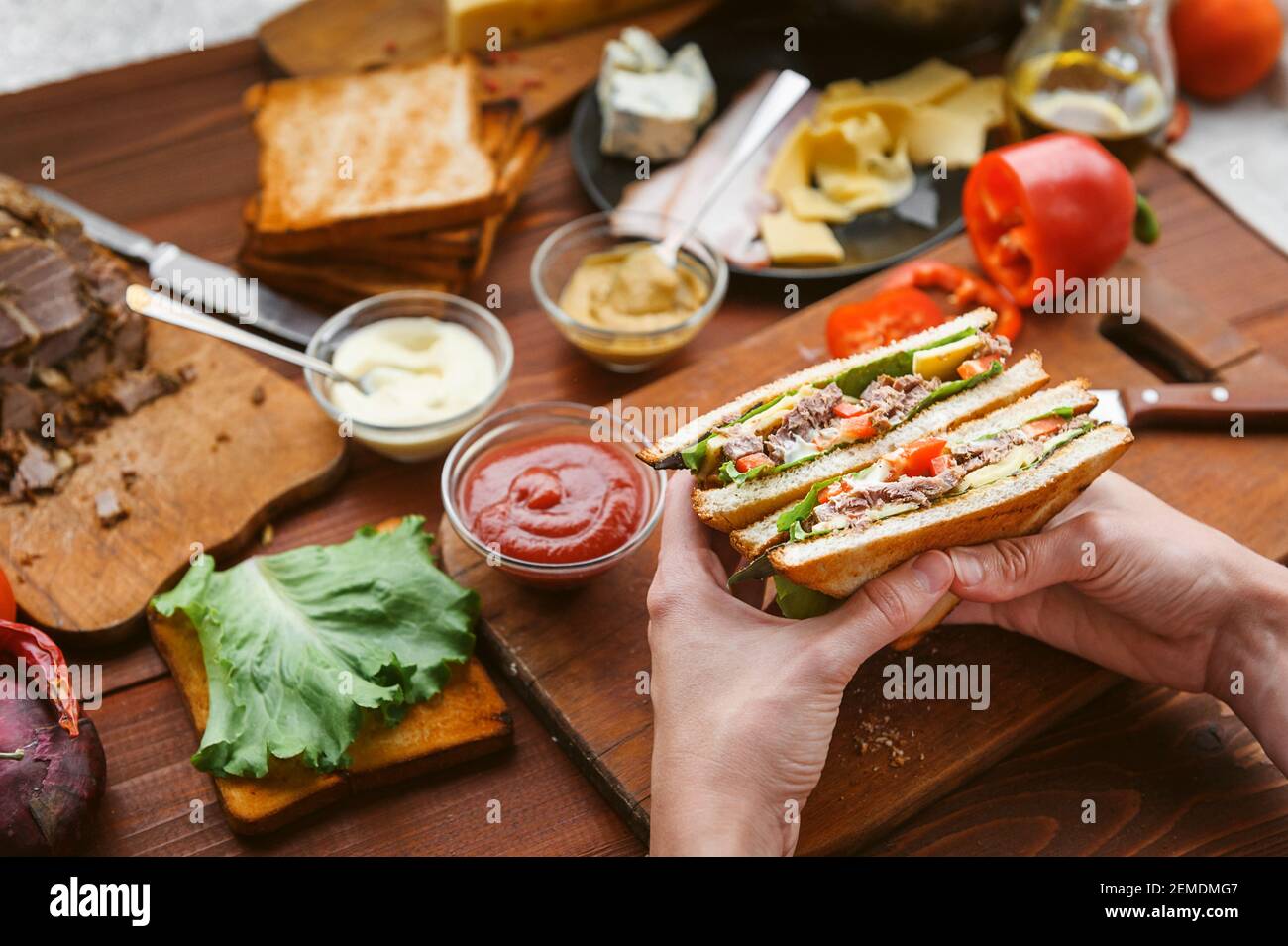 Making a sandwich hands hi-res stock photography and images - Alamy