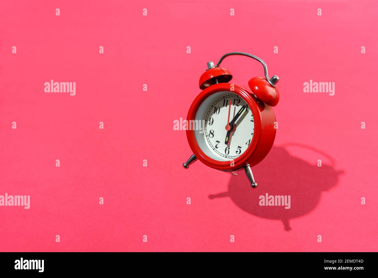 Jumping red retro alarm clock. Alert, reminder or deadline Stock Photo ...