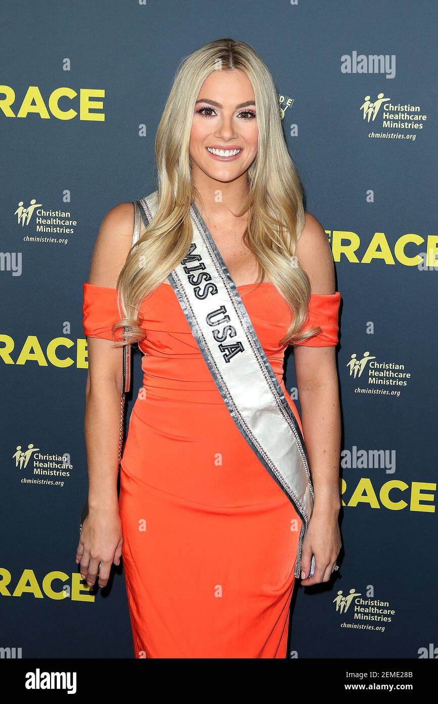 Sarah Rose Summers attends the Premiere Of Roadside Attractions "Run ...