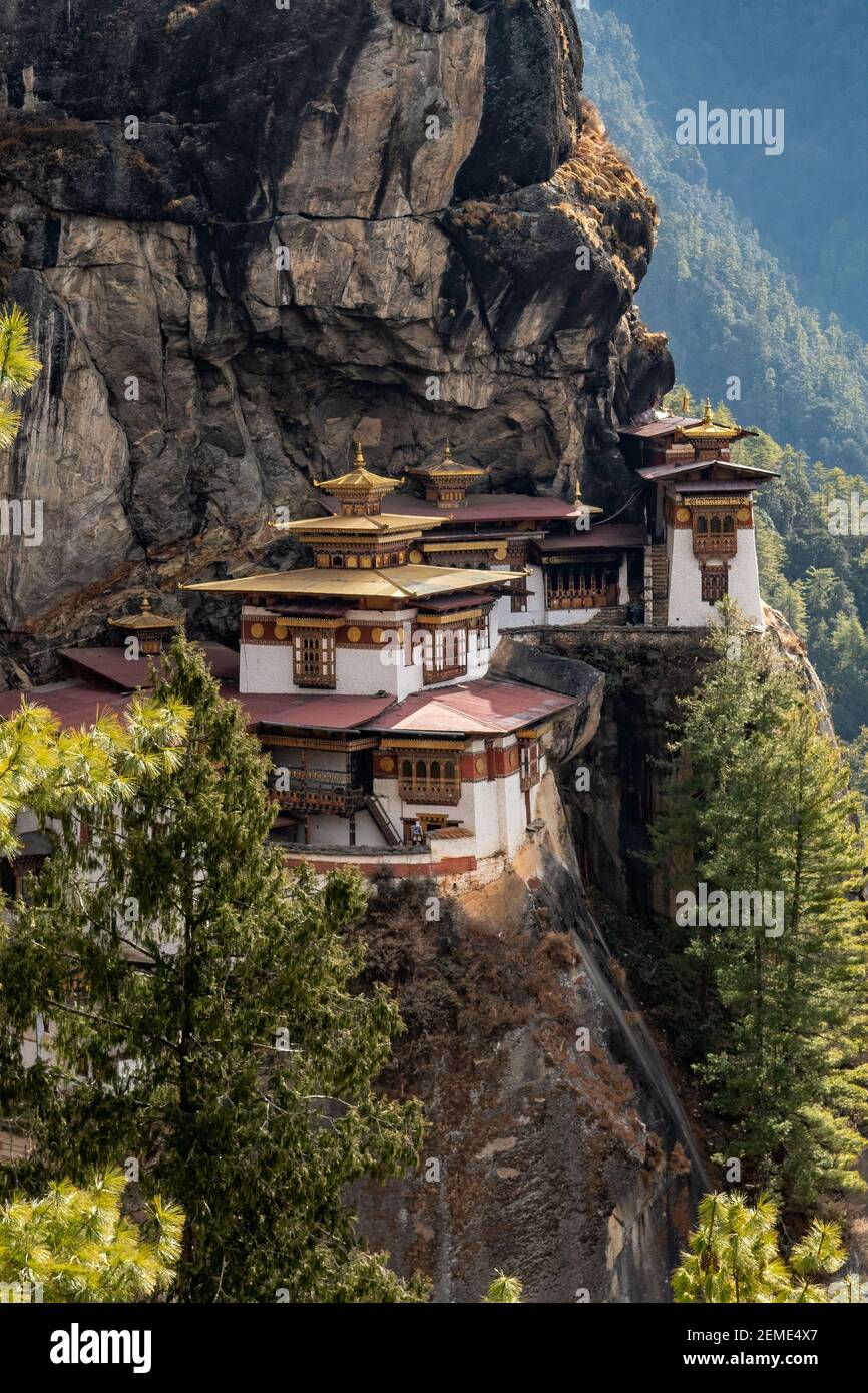 Paro bhutan temple hi-res stock photography and images - Alamy