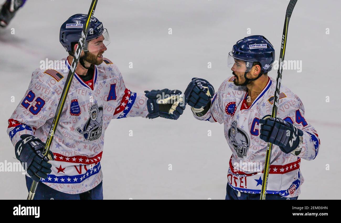 Jacksonville Icemen forward Cameron Critchlow (23), left, congratulates ...
