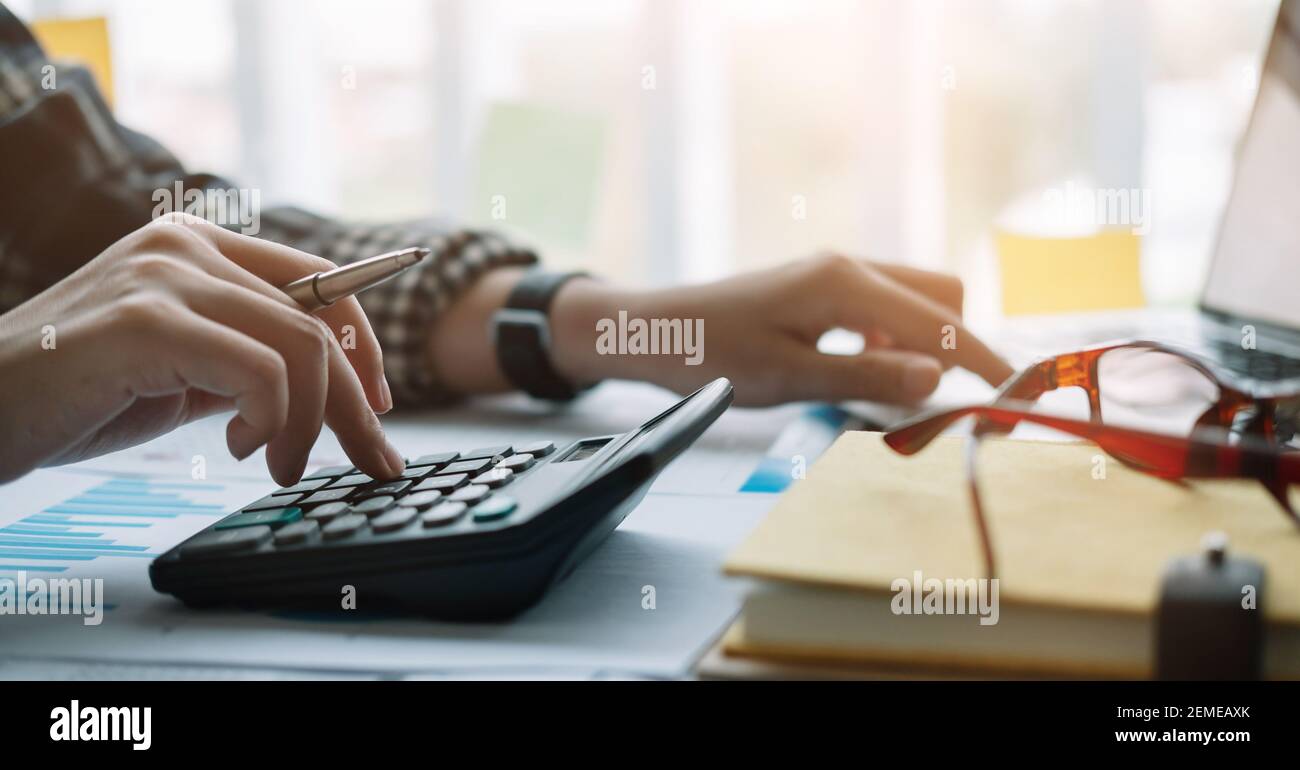 Calculate money hi-res stock photography and images - Alamy
