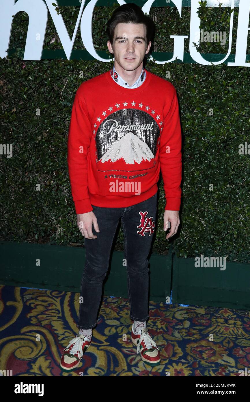 LOS ANGELES, CA, USA - FEBRUARY 15: Actor Drake Bell arrives at Teen ...