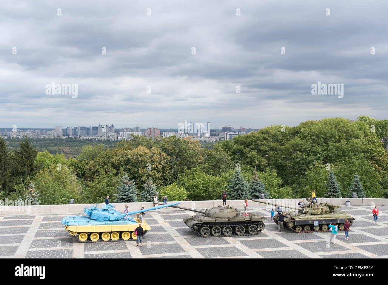 Army tank colors hi-res stock photography and images - Alamy