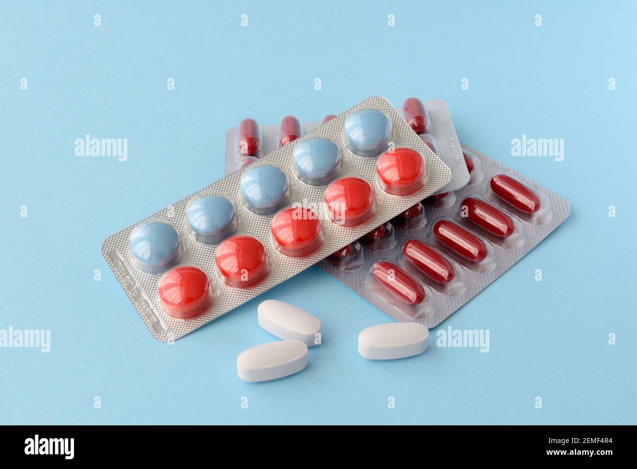 Antibiotic tablets hi-res stock photography and images - Alamy