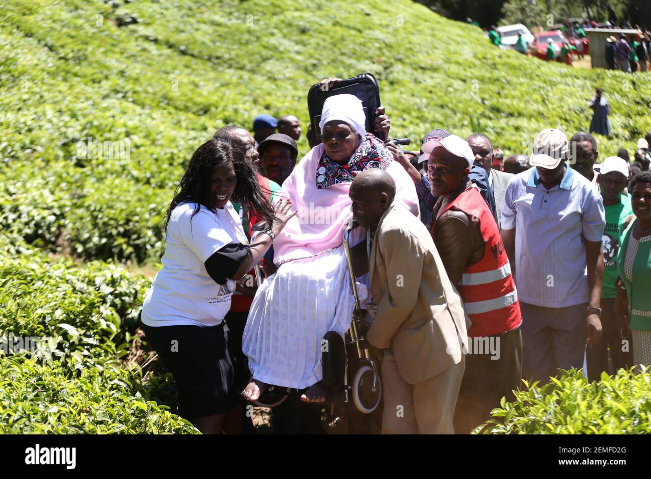 People seen helping Mukami Kimathi, widow to Kenya’s freedom fighter ...
