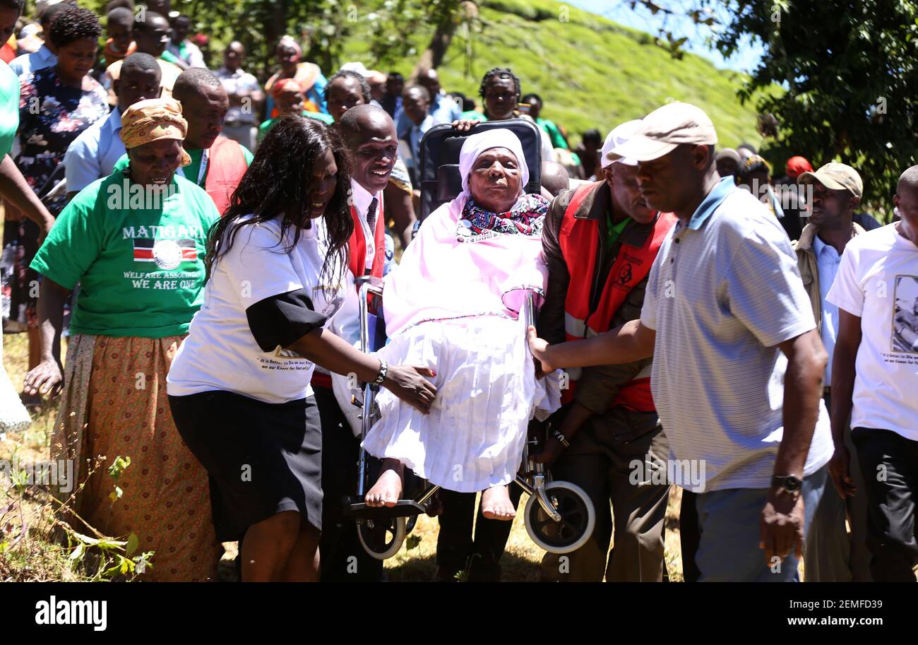 People seen helping Mukami Kimathi, widow to Kenya’s freedom fighter ...