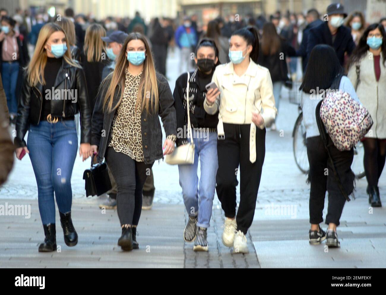 2/25/2021 - Milan, models in the center, hot day people without jackets ...