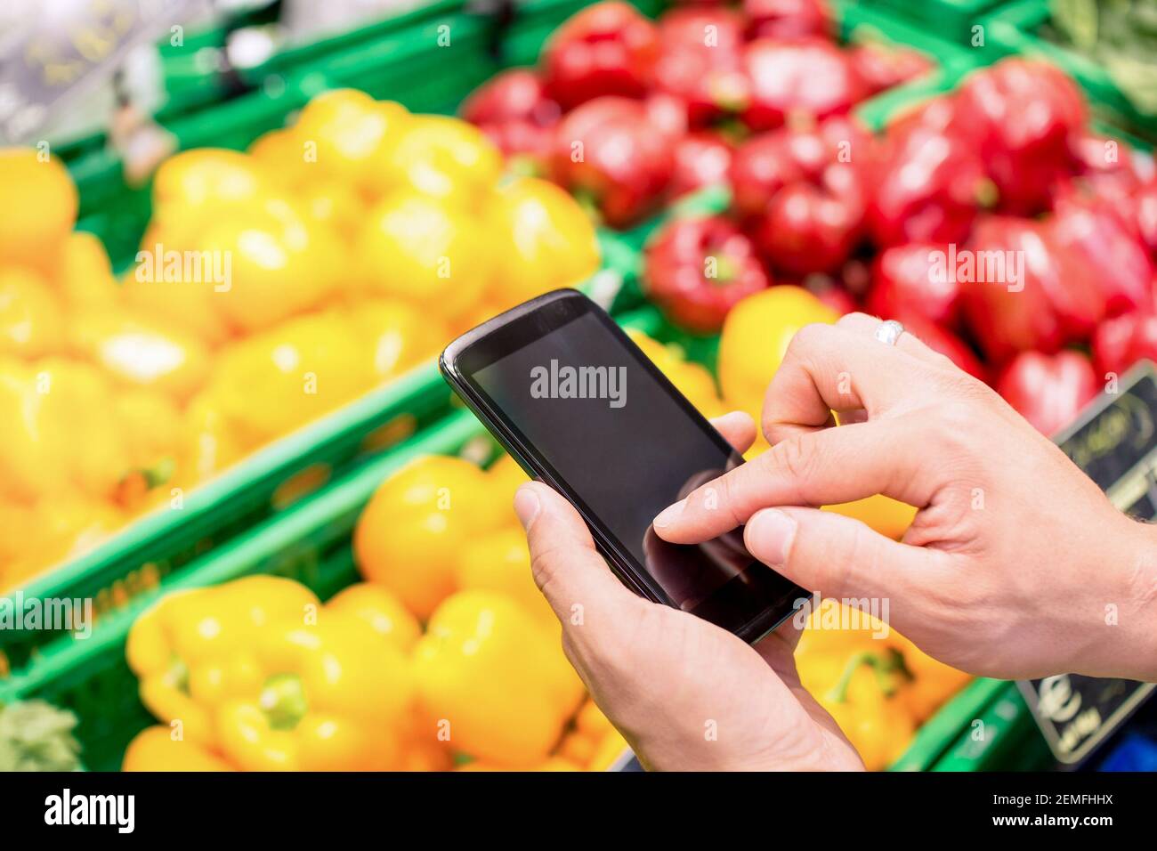 Smart retail online hi-res stock photography and images - Alamy