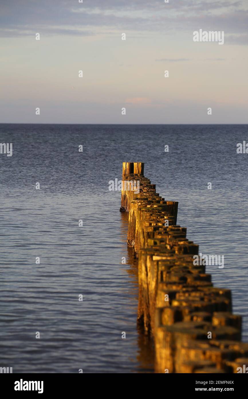 Row of groynes hi-res stock photography and images - Alamy