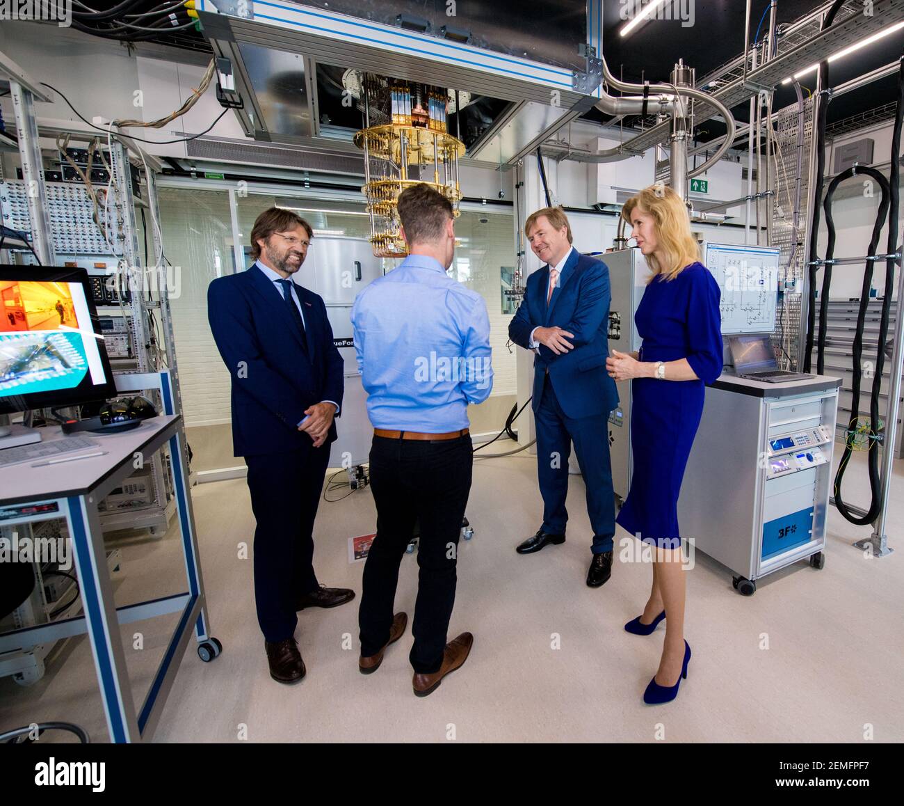 King Willem-Alexander opens the Microsoft Quantum Lab in Delft. The ...
