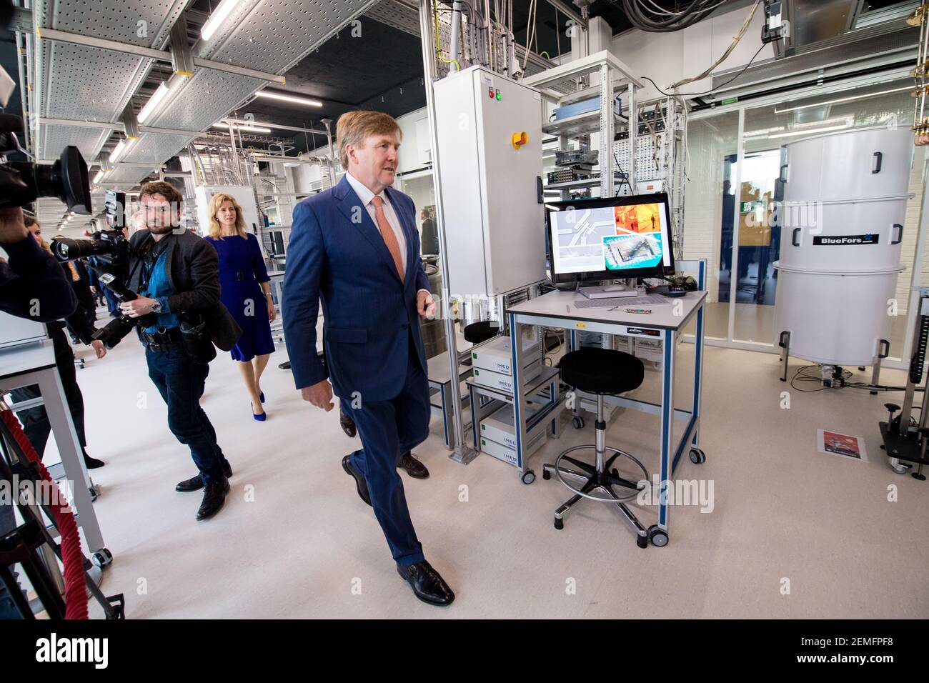 King Willem-Alexander opens the Microsoft Quantum Lab in Delft. The ...
