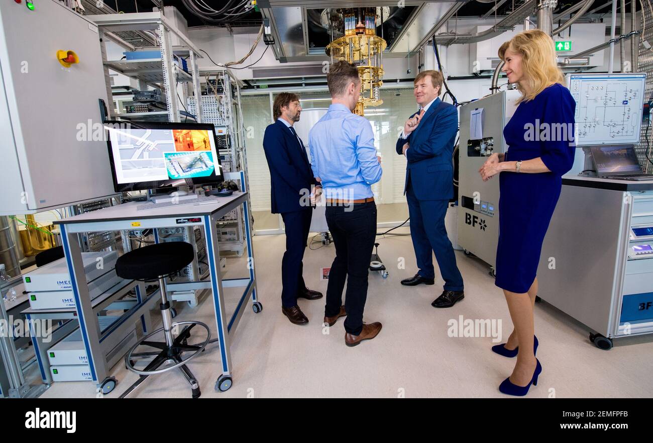 King Willem-Alexander opens the Microsoft Quantum Lab in Delft. The ...