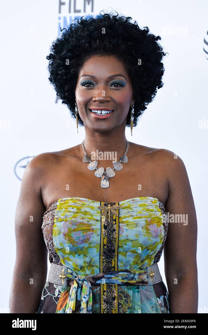Yolonda Ross walking on the red carpet at the 34th Film Independent ...