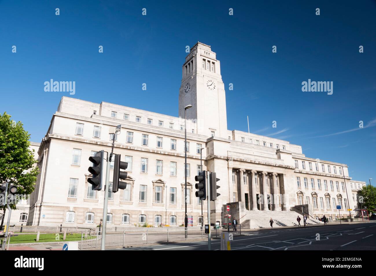 Leeds – 31 July 2017 : The Parkinson Building’s art deco clock tower ...