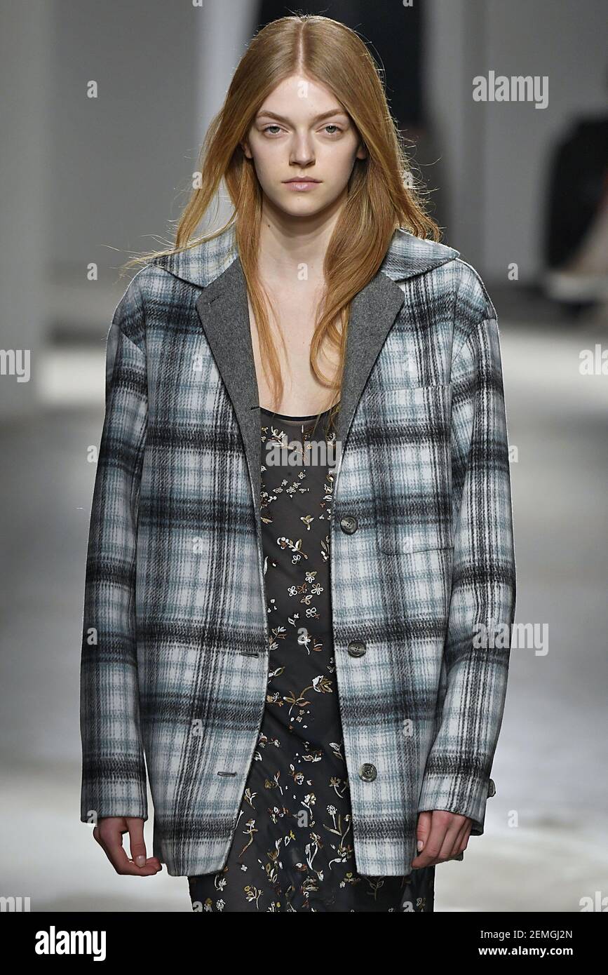 Agnona Milan Fashion Week RTW FW19 20 - Milan - February 23, 2019 ...