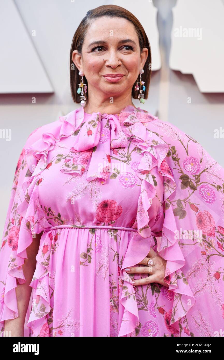 Maya Rudolph walking on the 2019 Oscars red carpet at the 91st Academy ...