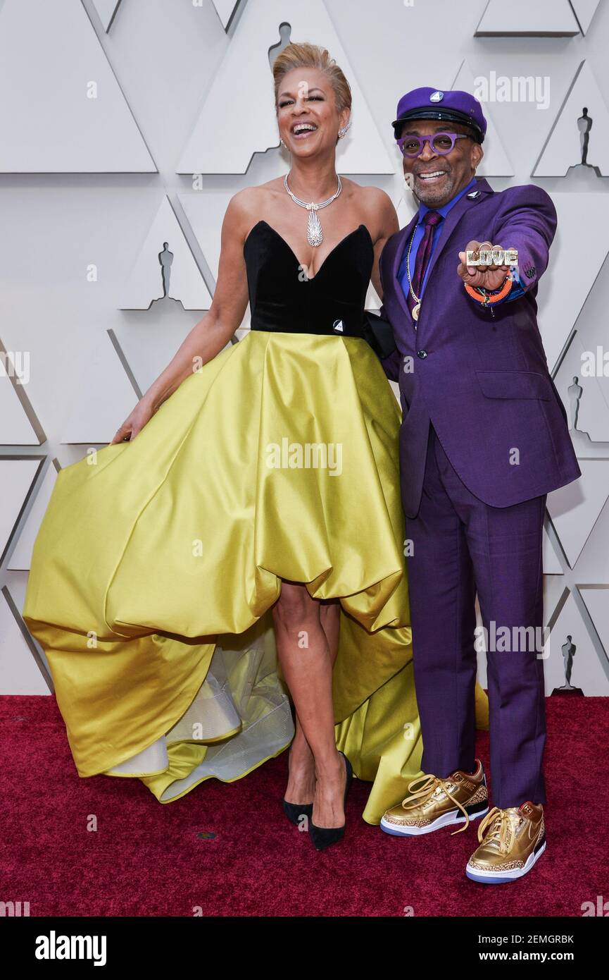 Tonya Lewis Lee and Spike Lee walking on the 2019 Oscars red carpet at ...