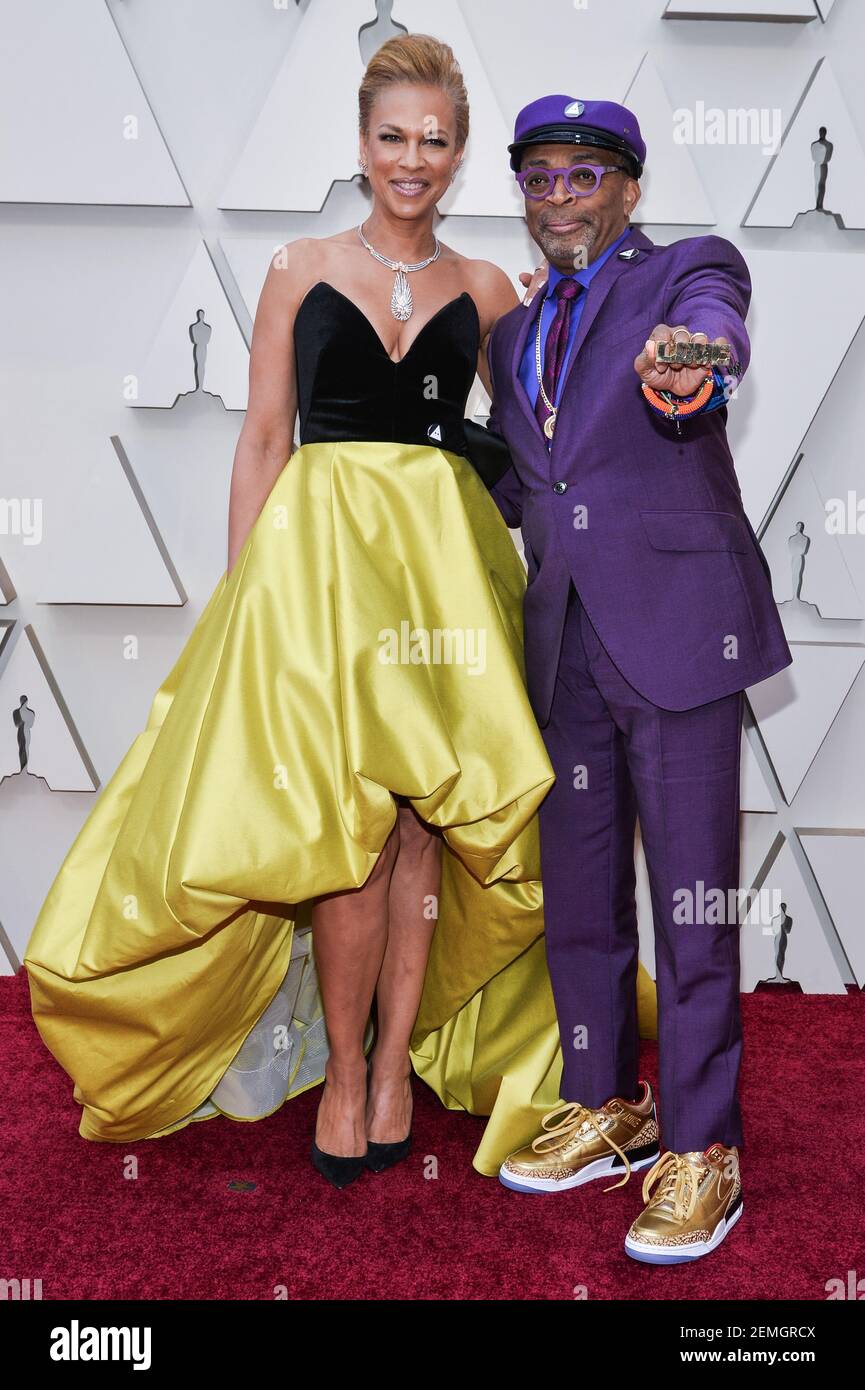 Tonya Lewis Lee and Spike Lee walking on the 2019 Oscars red carpet at ...