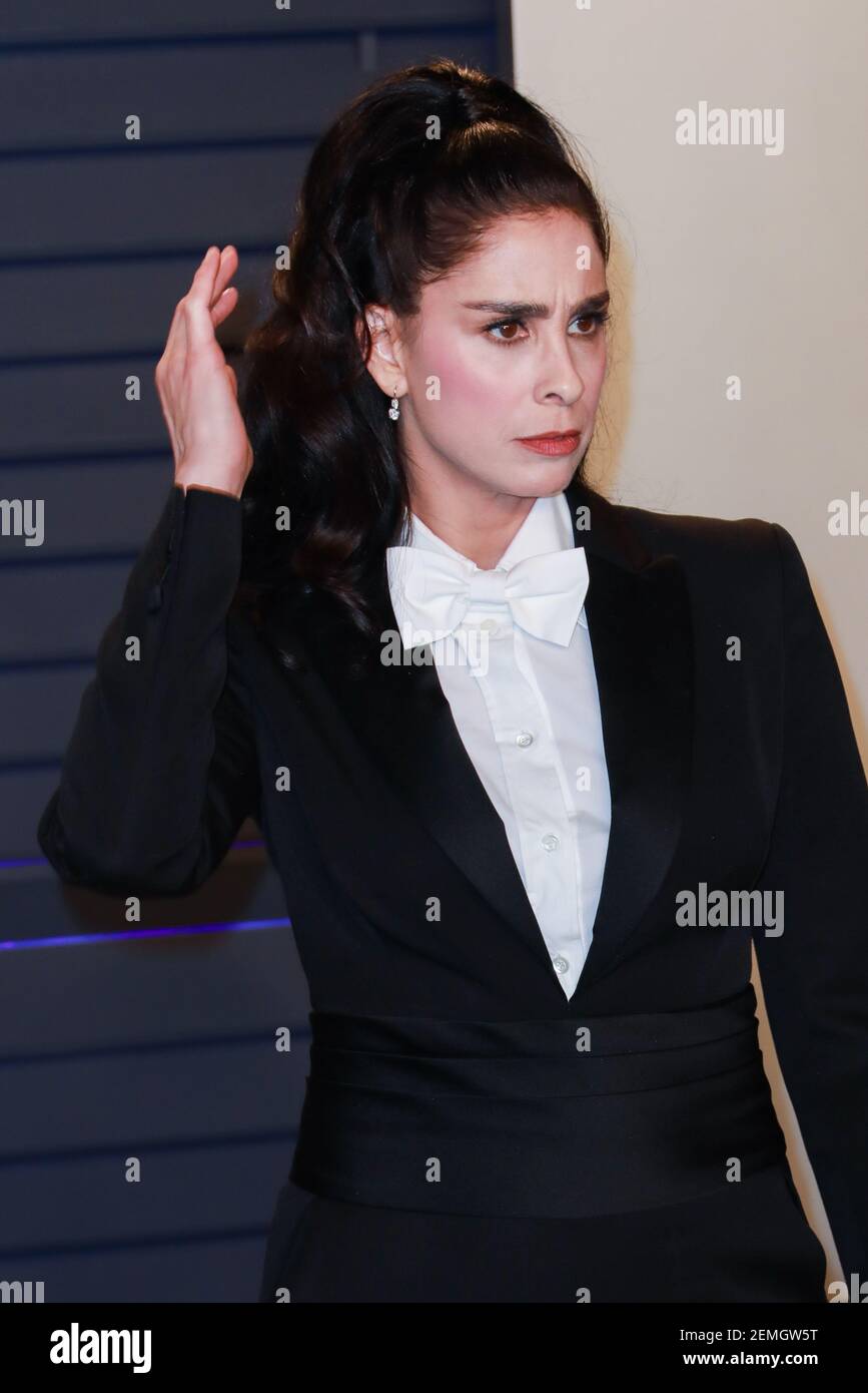 Sarah Silverman walking on the red carpet at the 2019 Vanity Fair Oscar ...