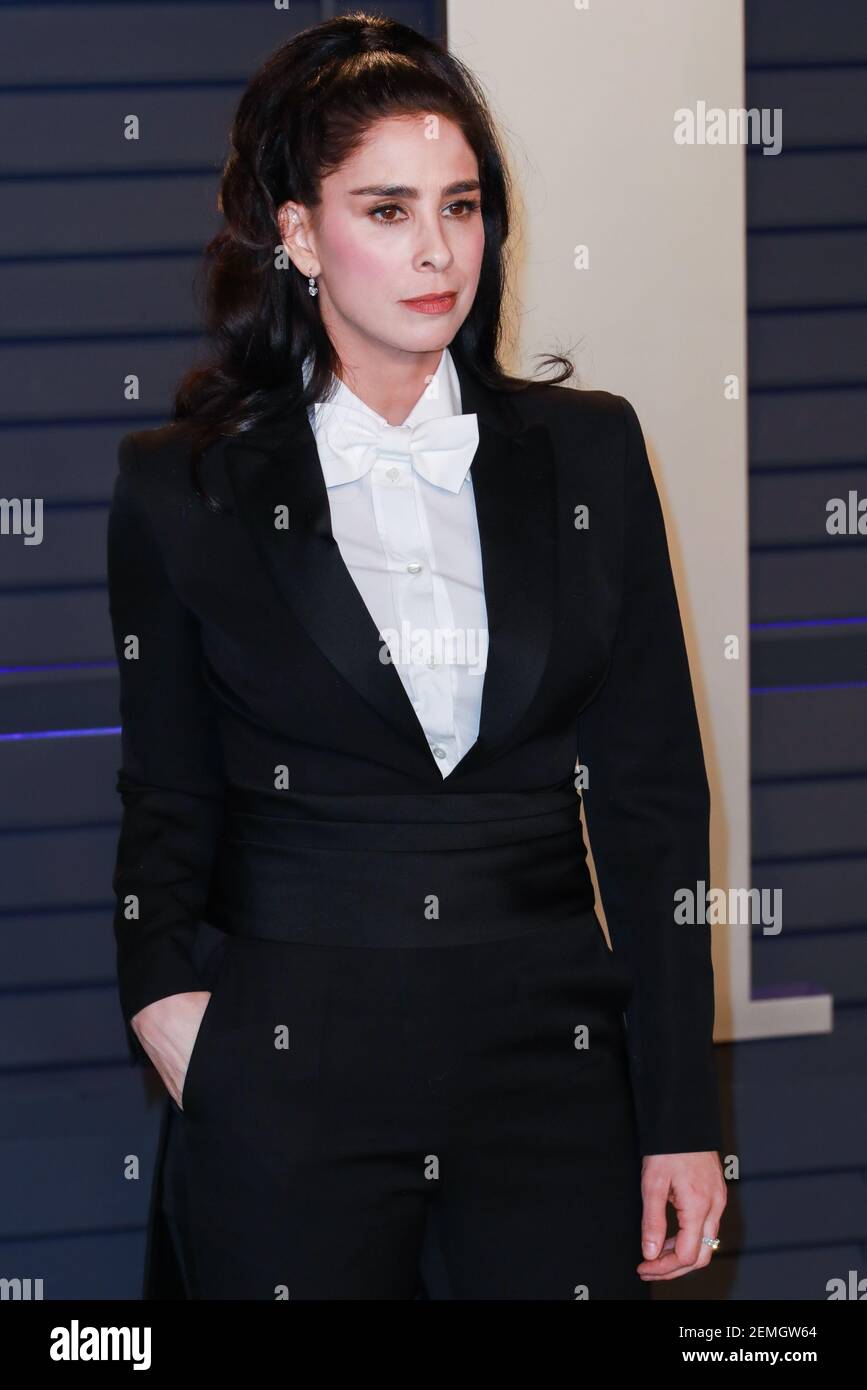 Sarah Silverman walking on the red carpet at the 2019 Vanity Fair Oscar ...
