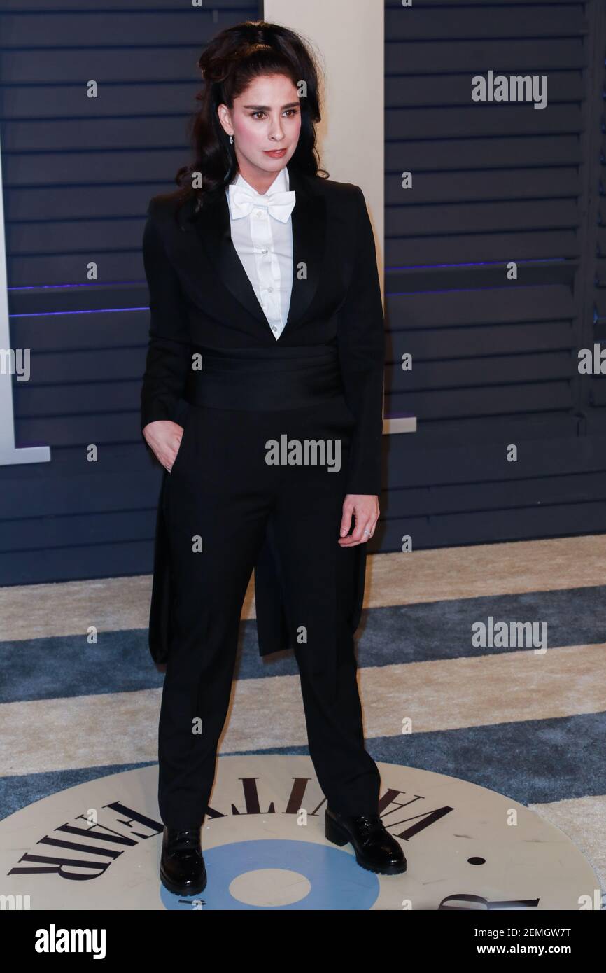 Sarah Silverman walking on the red carpet at the 2019 Vanity Fair Oscar ...