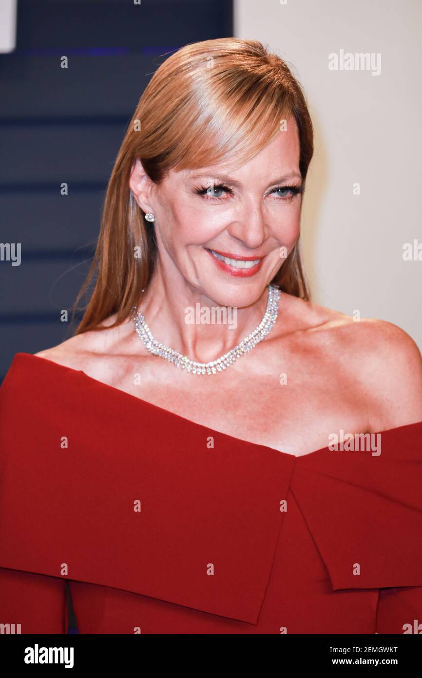 Allison Janney walking on the red carpet at the 2019 Vanity Fair Oscar ...