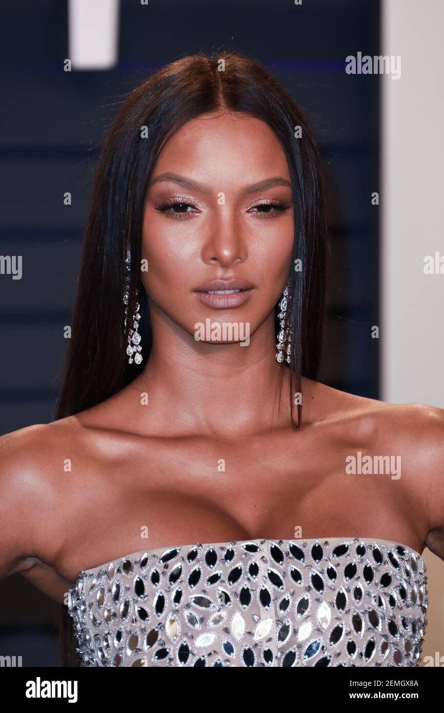 Lais Ribeiro walking on the red carpet at the 2019 Vanity Fair Oscar ...