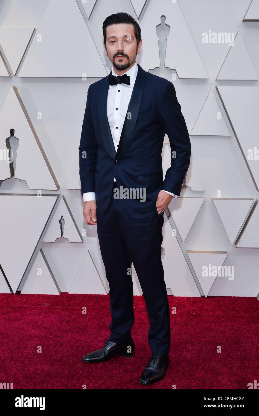 Diego Luna walking on the 2019 Oscars red carpet at the 91st Academy ...