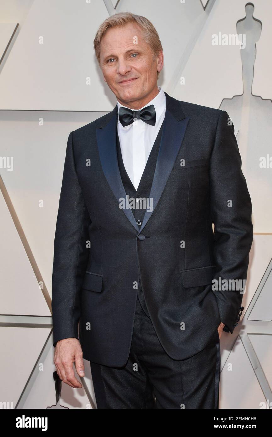 Viggo Mortensen walking on the 2019 Oscars red carpet at the 91st ...