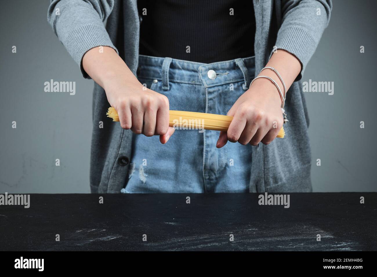 Breaking spaghetti hi-res stock photography and images - Alamy