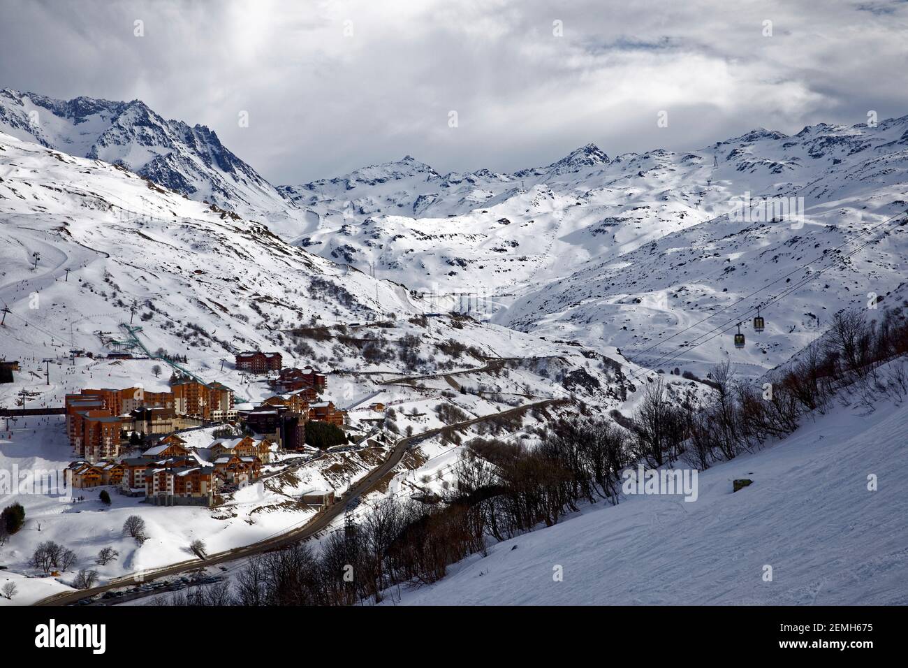 Les menuires architecture hi-res stock photography and images - Alamy