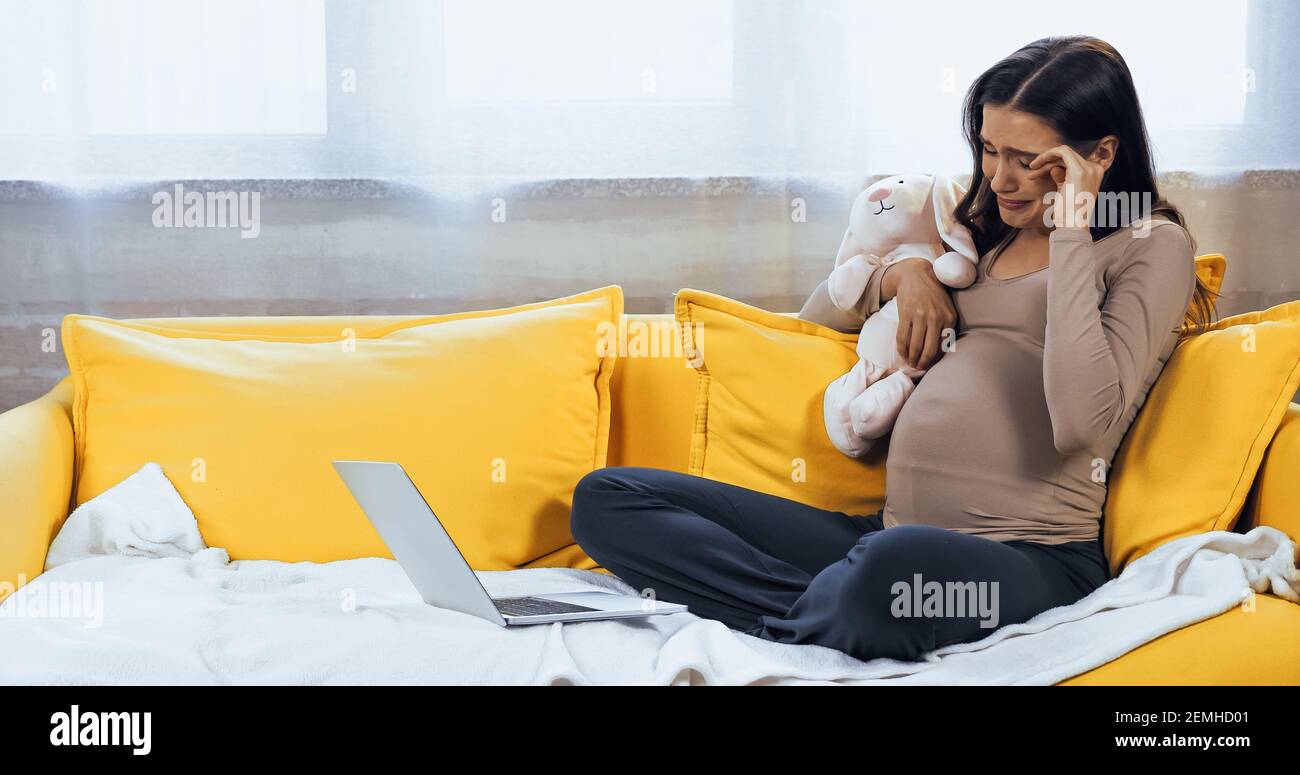 Crying pregnant woman hi-res stock photography and images - Alamy