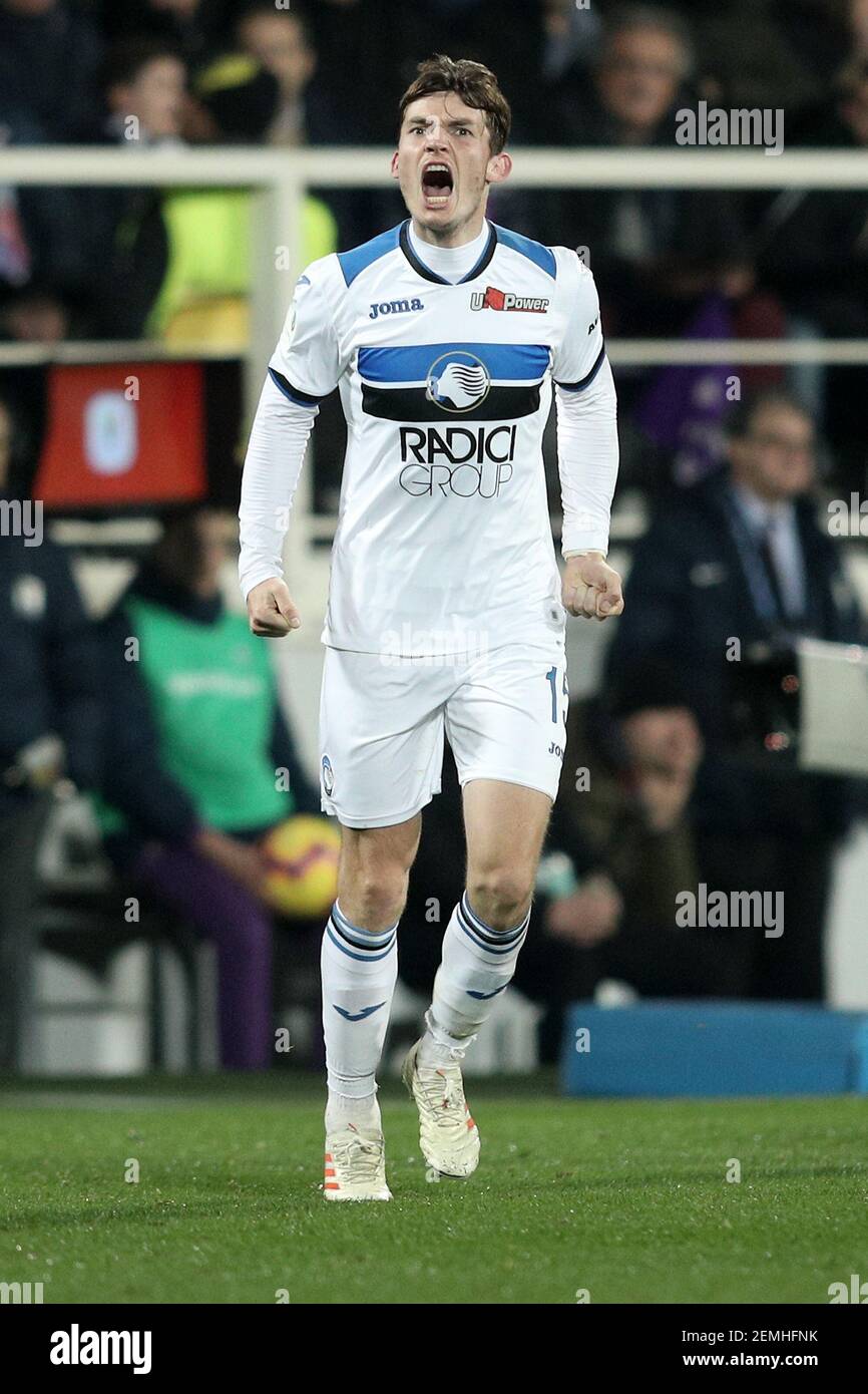 Marten De Roon of Atalanta celebrates after scoring goal of 2-3 Firenze ...