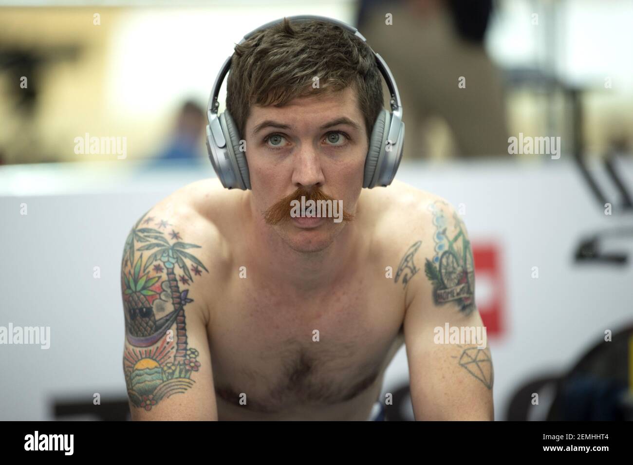 Ashton Lambie, Individual pursuit world record holder, waits for race ...