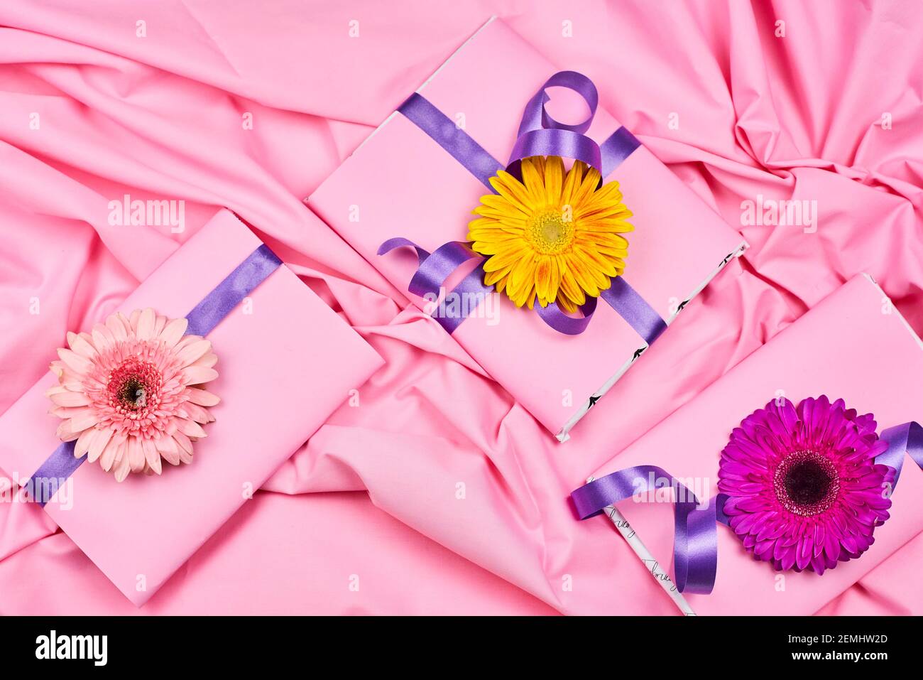 Cute spring gift boxes with daisy flowers. Spring floral background ...