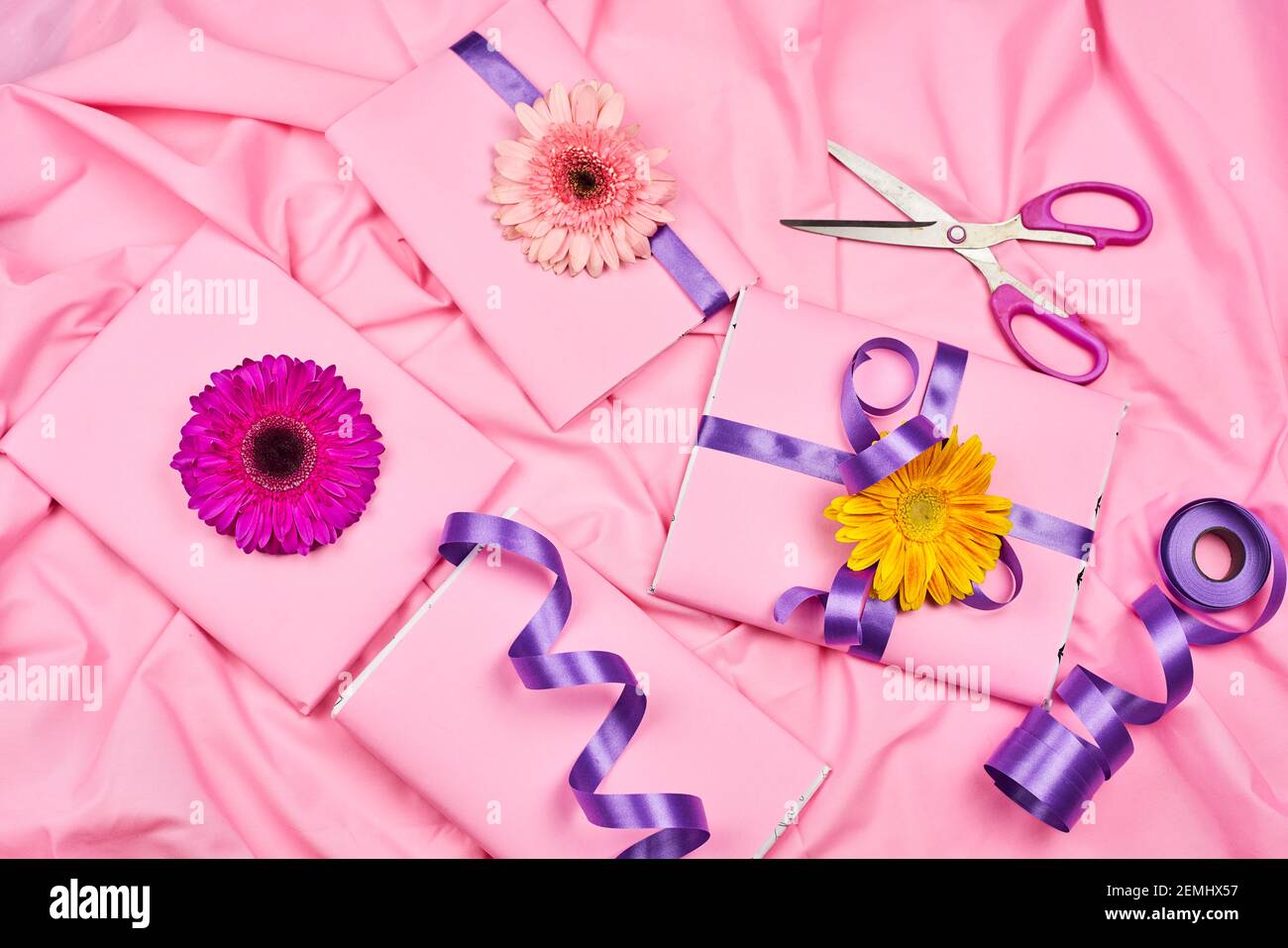 Cute spring gift boxes with daisy flowers. Spring floral background ...