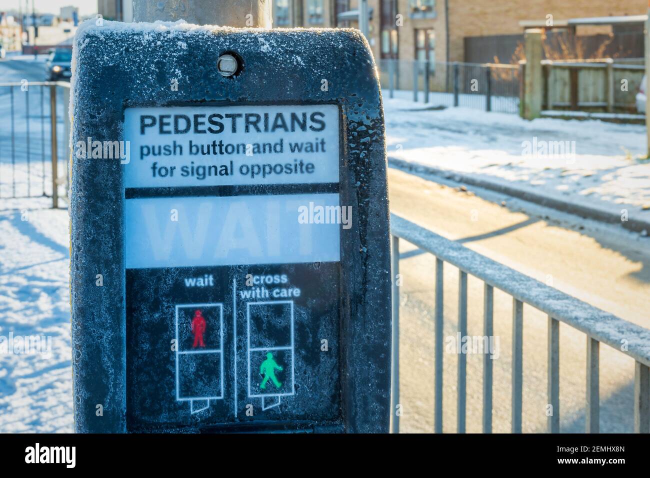 Pedestrian crossing controls hi-res stock photography and images - Alamy