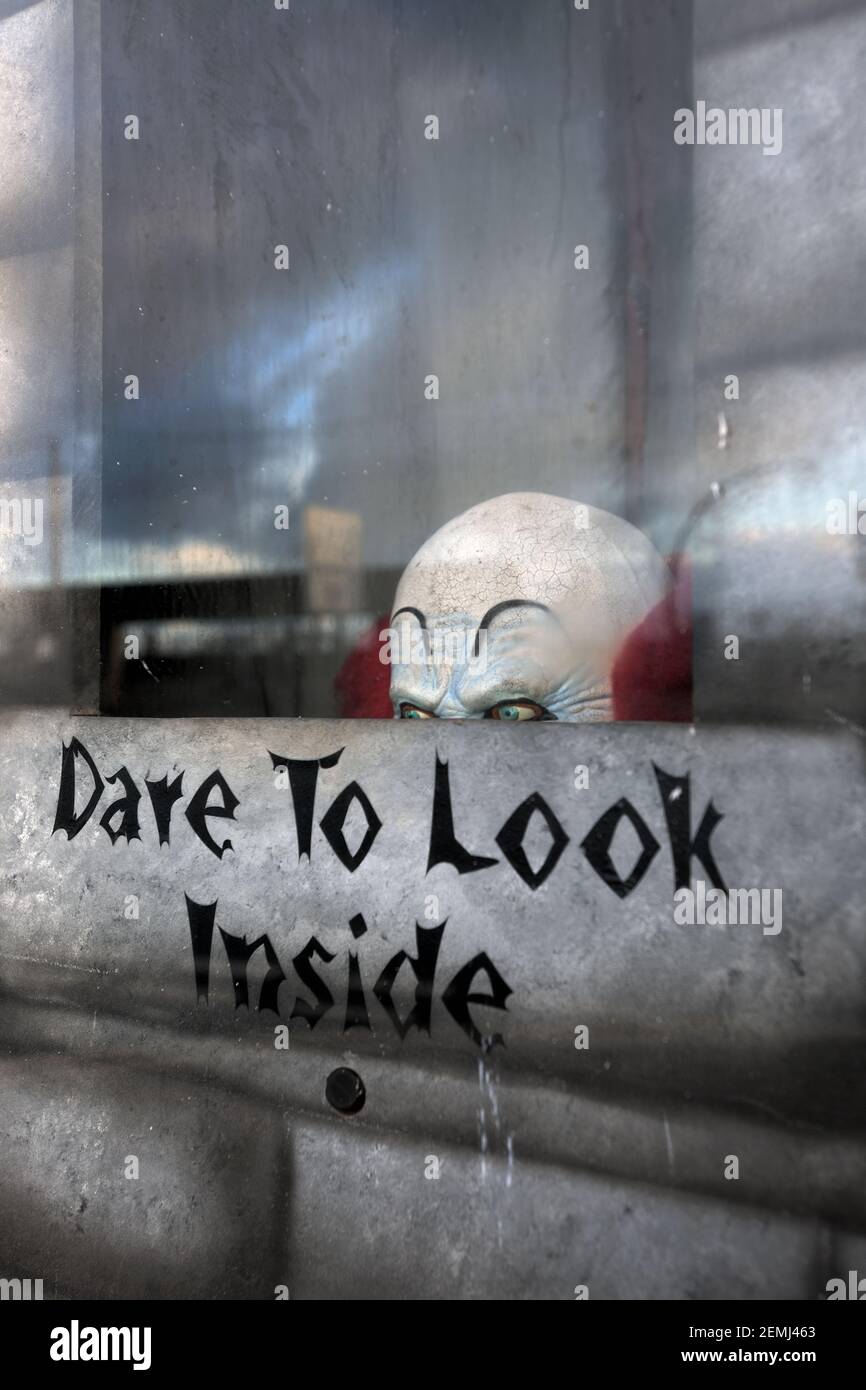 Blackpool deserted street, closed shops on the promenade, Blackpool ...