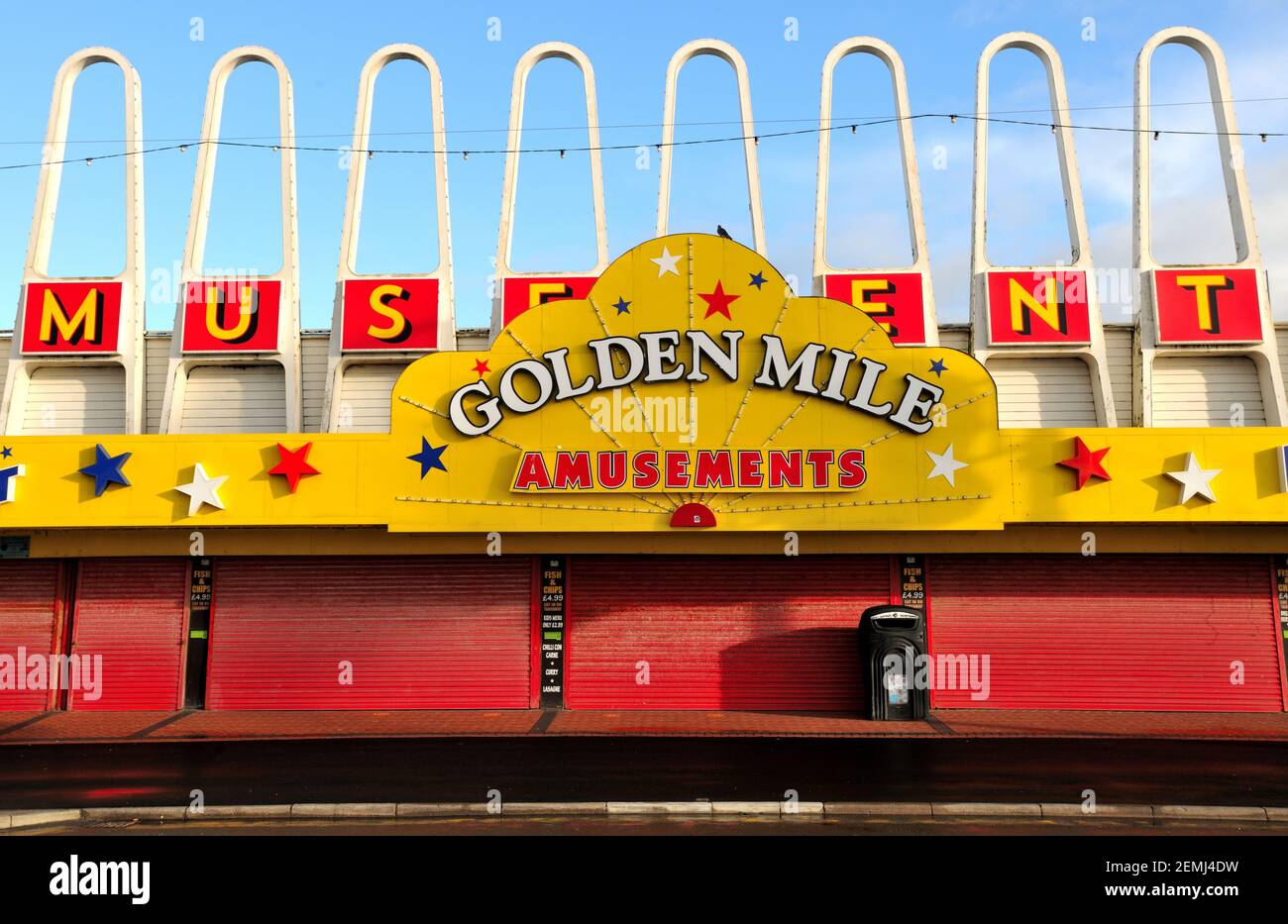 Blackpool deserted street, closed shops on the promenade, Blackpool ...