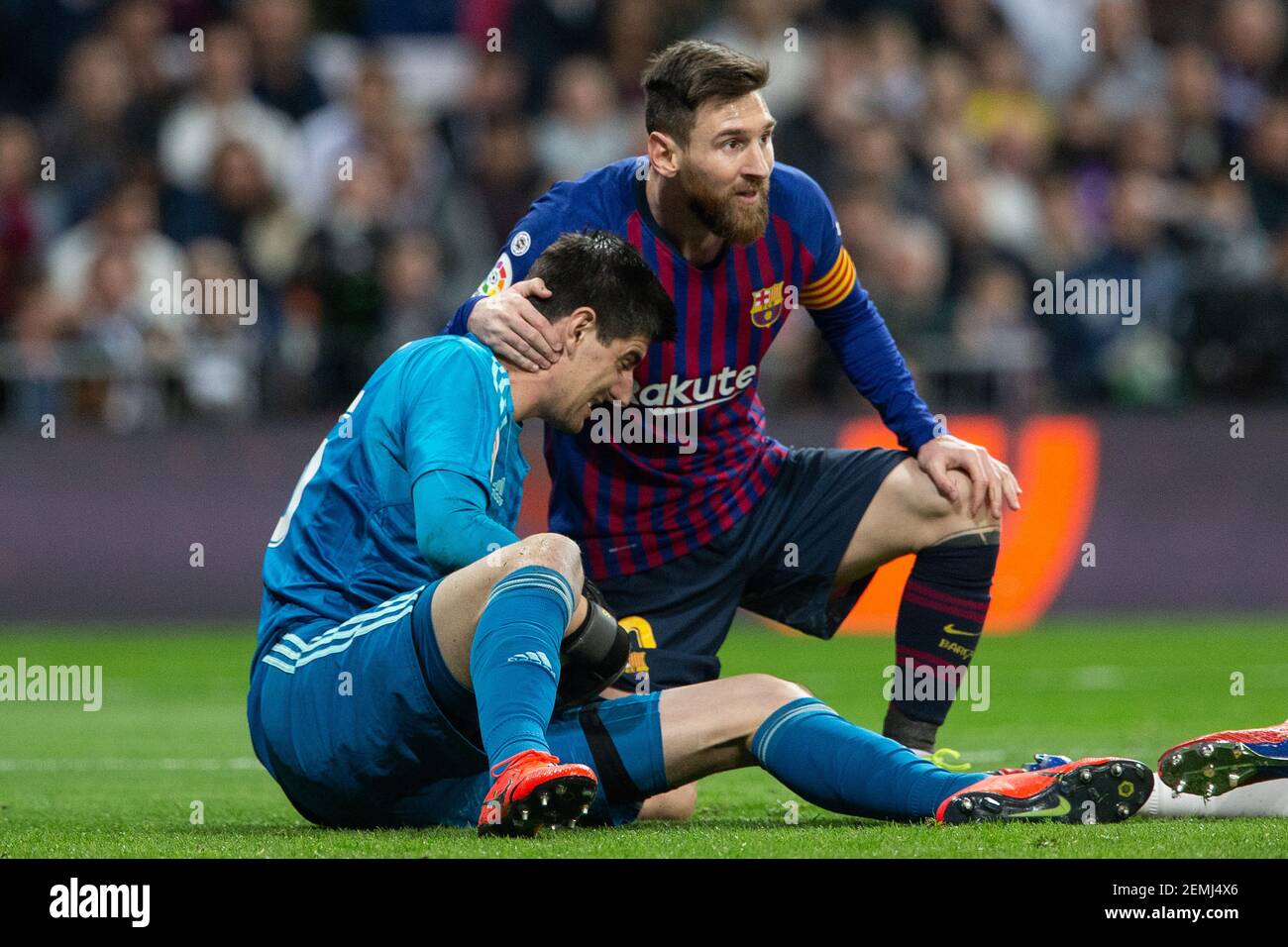 Leo Messi of FC Barcelona and Thibaut Courtois of Real Madrid during ...