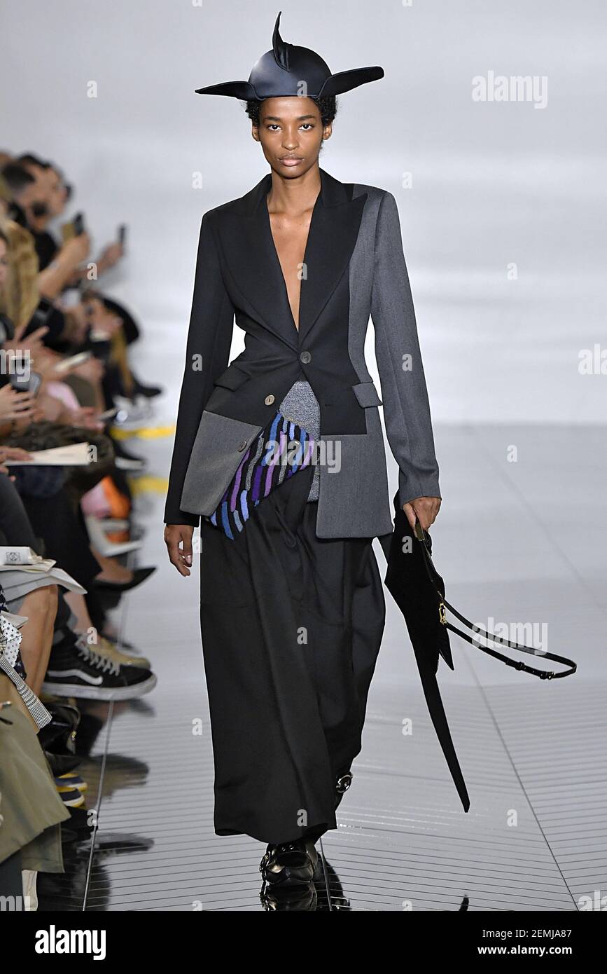 Ana Flavia walks on the runway during the Loewe Ready To Wear Fashion ...