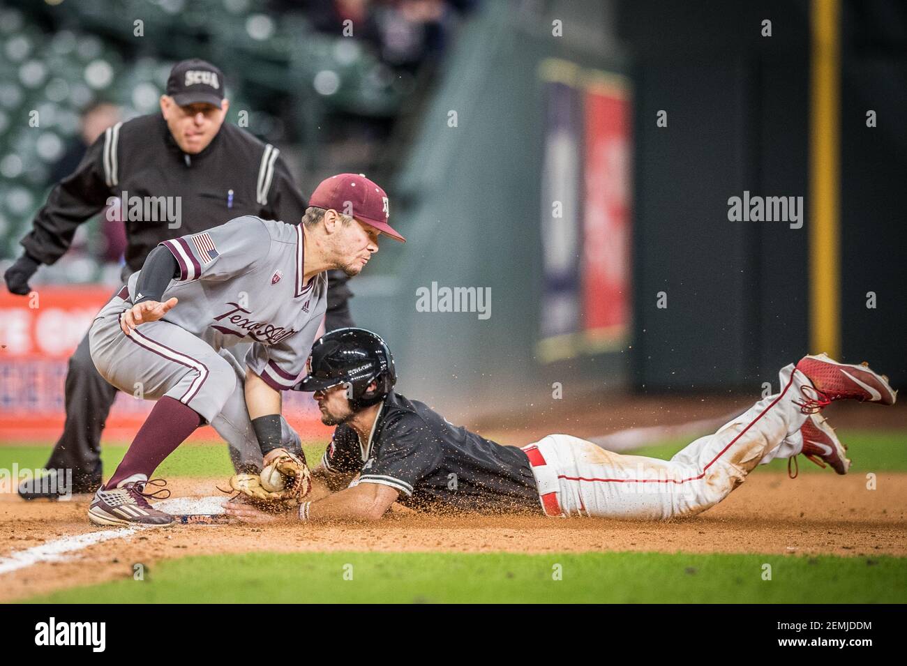 March 3, 2019: Houston Cougars second baseman Brad Burckel (5), right ...