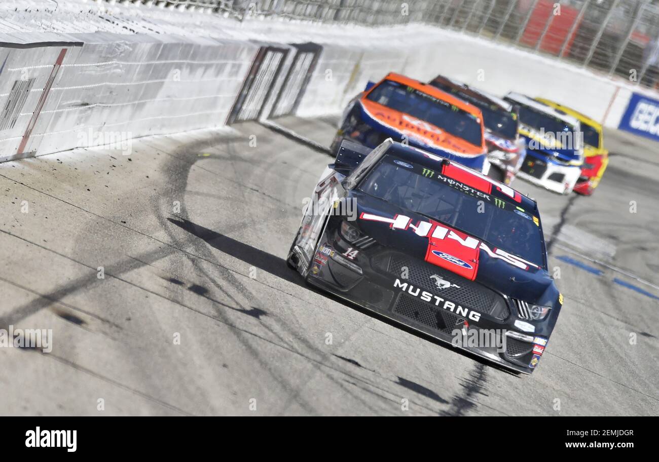 February 24, 2018: Clint Bowyer races the HAAS Ford down the front ...