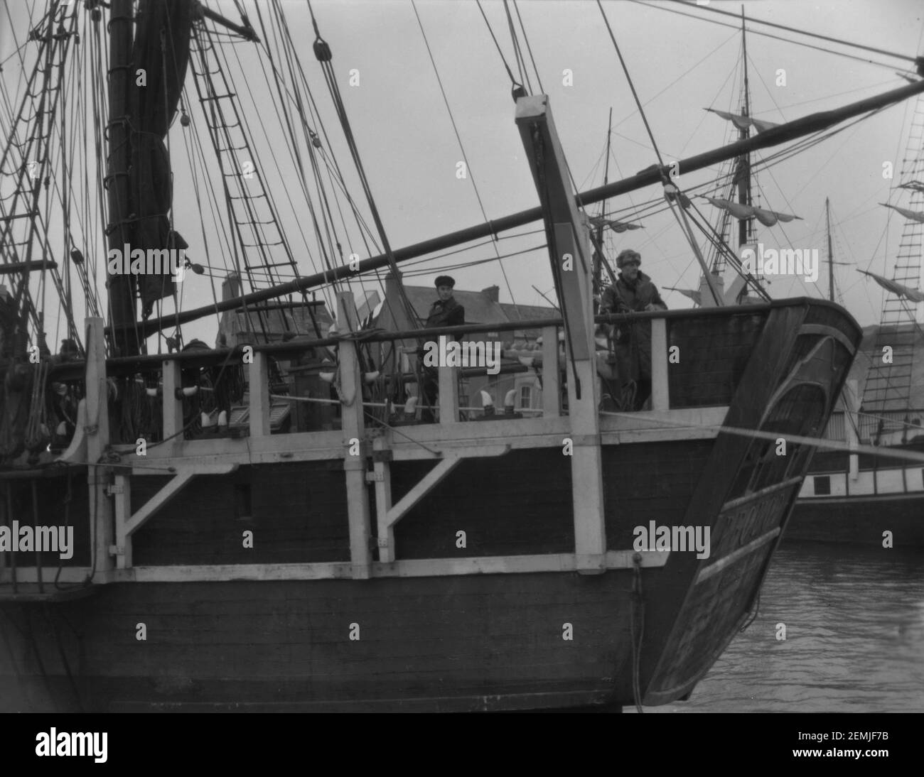 Whaling Boat PEQUOD with LEO GENN on deck in MOBY DICK 1956 director ...